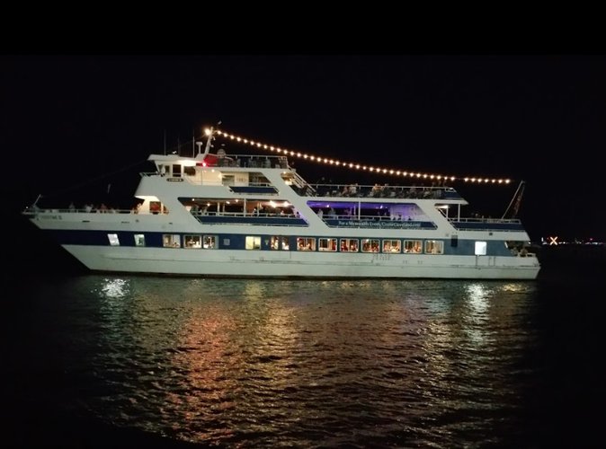 Boat Rental in Cleveland, Ohio | Yacht Rides on Lake Erie from Sailo