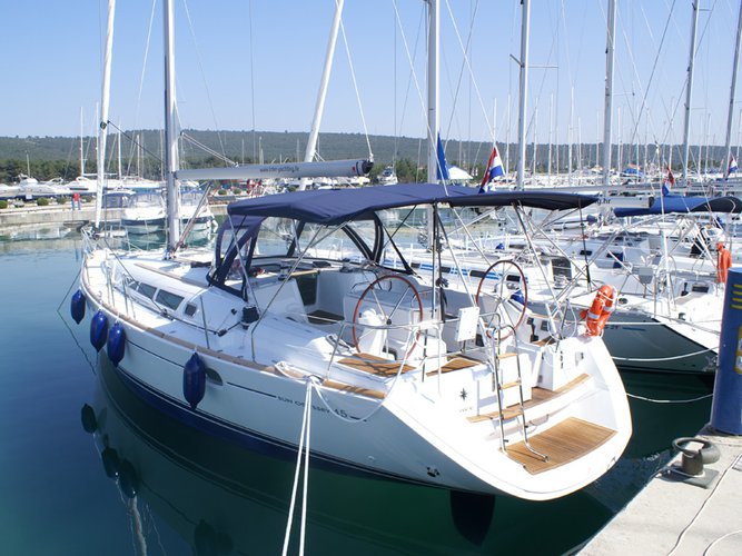 22709 Sailboat 45.0’ Rental Sukošan, HR | Sailo