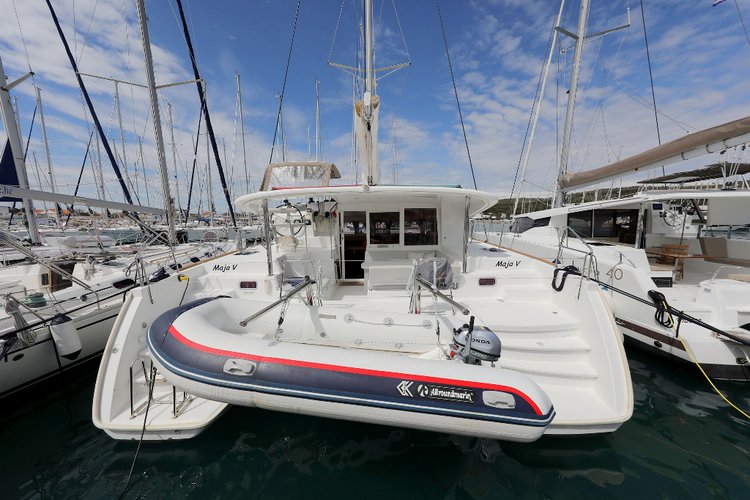 Sailboat 39.3’ Lagoon-Bénéteau Rental in 3710 | Sailo