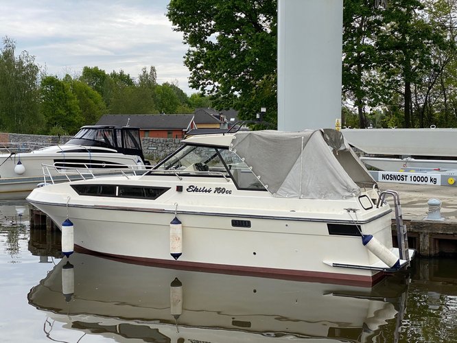 Skilso (NO) Motor Boat Rental Hluboká nad Vltavou, 74397 | Sailo