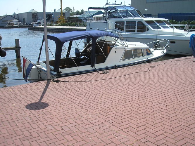 Woudsend Weekender 750 Motor 24.6’ Boat Rental 108228 | Sailo