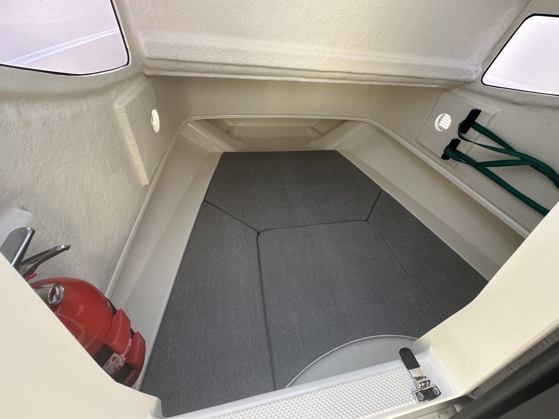 Motor 23.62’ Brunswick Corporation Boat Rental in Trogir 121070 | Sailo