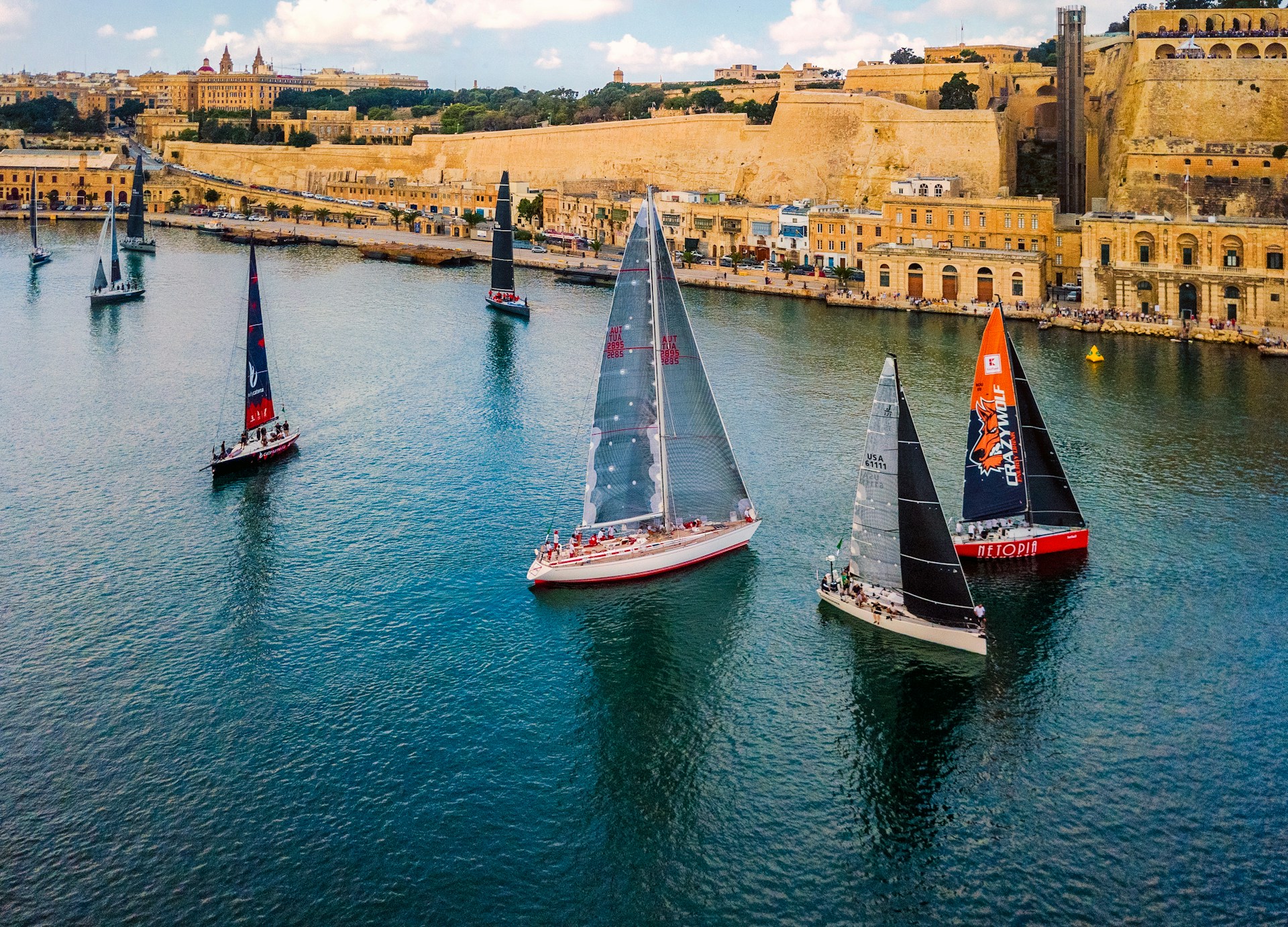Discovering the different types of boats | Sailo
